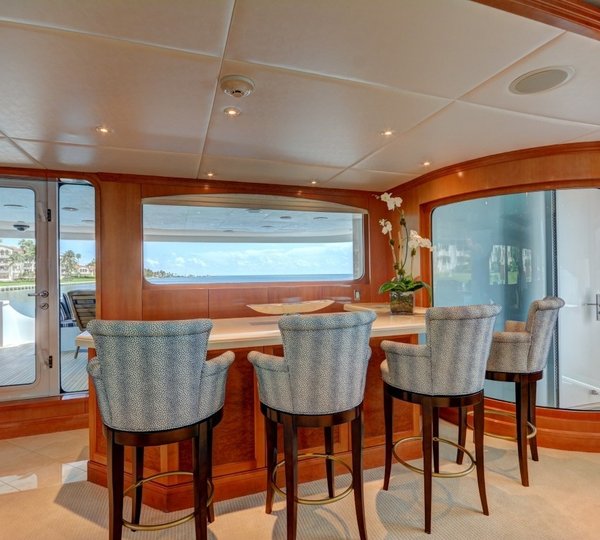 COCO VEINTE - Guest's Queen Sized Cabin Aboard Yacht COCO VIENTE ...